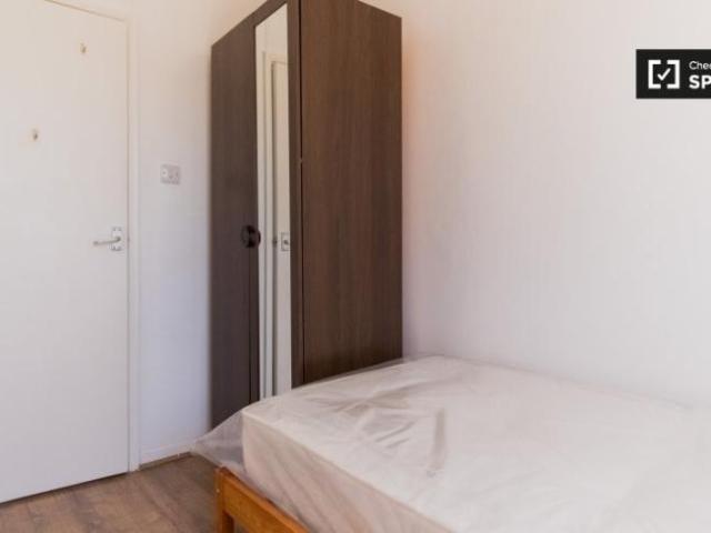 For Rent 5 Bedroom Shared Living/roommate London London DS99724518