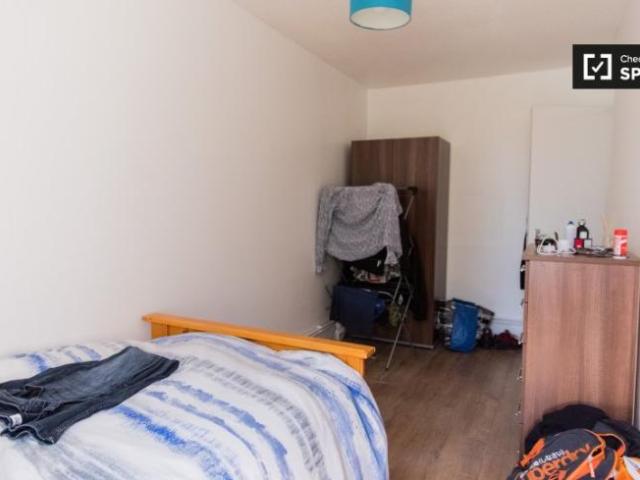 For Rent 5 Bedroom Shared Living/roommate London London DS99724724