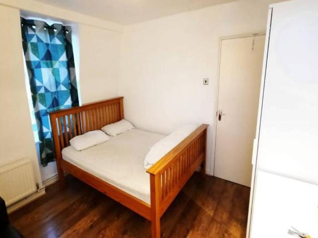 For Rent 5 Bedroom Shared Living/roommate London London DS99724981