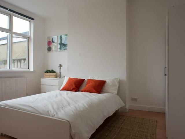 For Rent 5 Bedroom Shared Living/roommate London London DS101692927