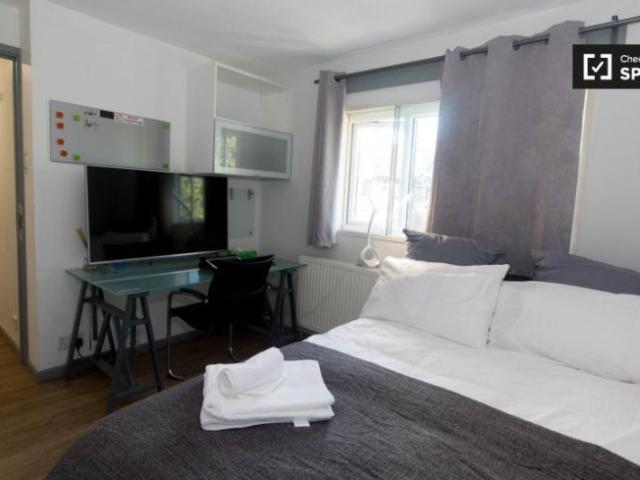 For Rent 5 Bedroom Shared Living/roommate London London DS101734433
