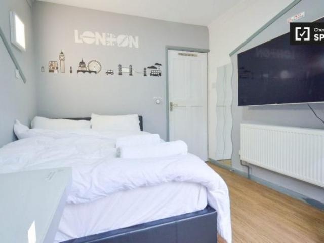 For Rent 5 Bedroom Shared Living/roommate London London DS101735014