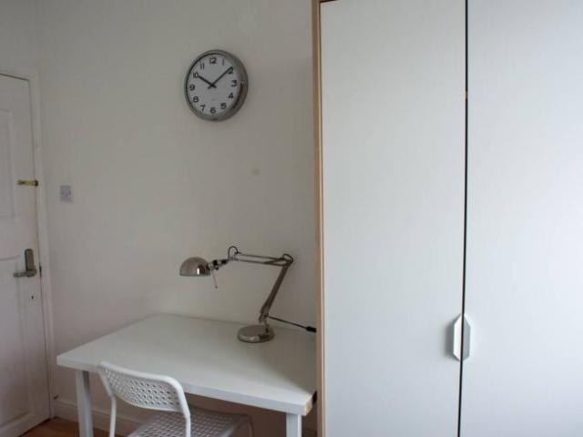 For Rent 5 Bedroom Shared Living/roommate London London DS101771668