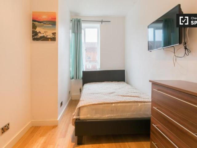 For Rent 5 Bedroom Shared Living/roommate London London DS101776124
