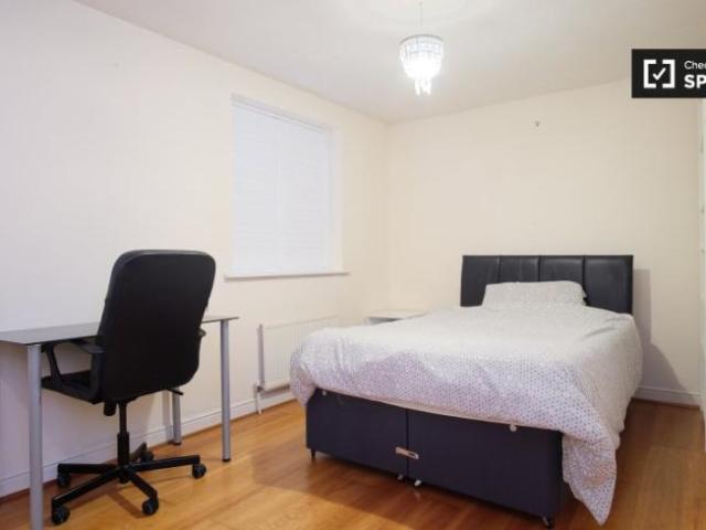 For Rent 5 Bedroom Shared Living/roommate London London DS101822448