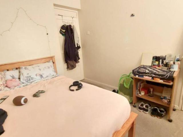 For Rent 5 Bedroom Shared Living/roommate London London DS101822462