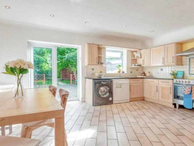 For Rent 5 Bedroom Shared Living/roommate London London DS101822815
