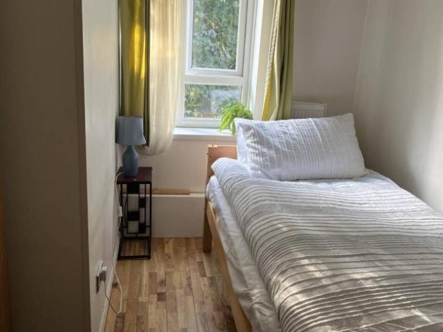 For Rent 5 Bedroom Shared Living/roommate London London DS101823902