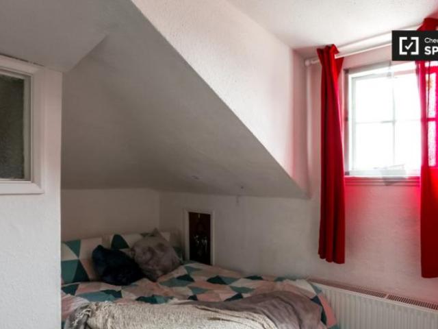 For Rent 5 Bedroom Shared Living/roommate London London DS101824324