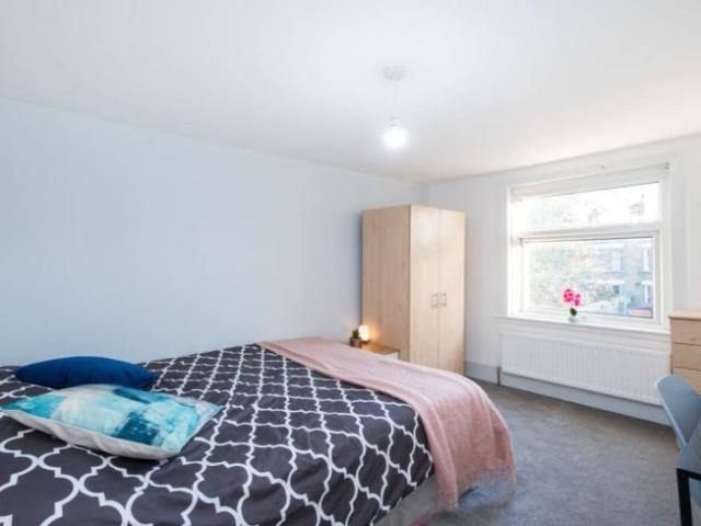 For Rent 5 Bedroom Shared Living/roommate London London DS101833920