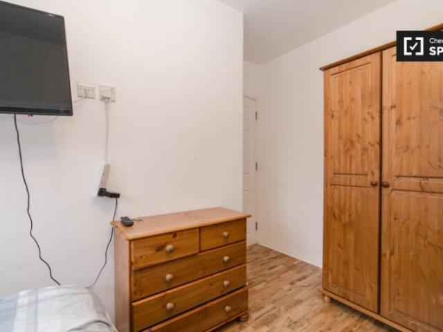 For Rent 5 Bedroom Shared Living/roommate London London DS101840756