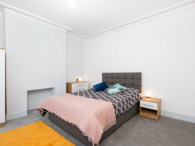 For Rent 5 Bedroom Shared Living/roommate London London DS101840197