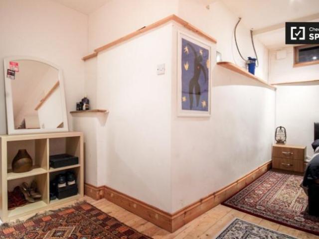 For Rent 5 Bedroom Shared Living/roommate London London DS101847640