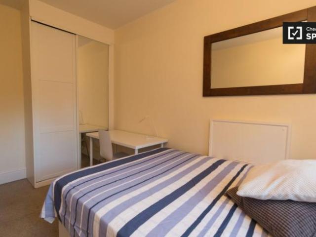 For Rent 5 Bedroom Shared Living/roommate London London DS101848859