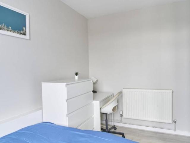 For Rent 5 Bedroom Shared Living/roommate London London DS101850582