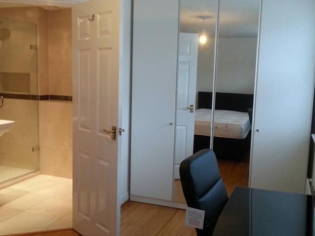 For Rent 5 Bedroom Shared Living/roommate London London DS101853712