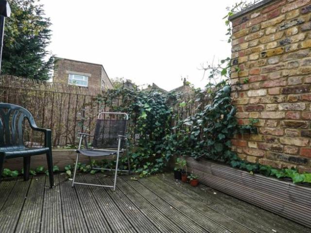 For Rent 5 Bedroom Shared Living/roommate London London DS101854135