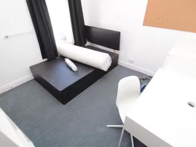 Cheap 5 bedroom terraced house for rent in Bertha Street, Tref.