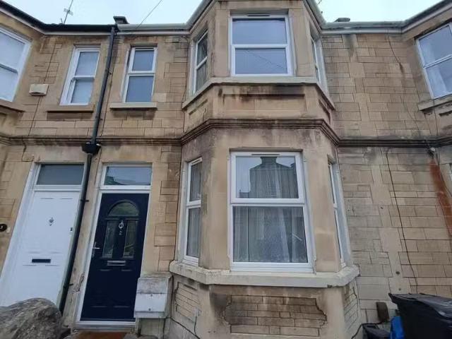 Rental! 5 bedroom terraced house for rent in Livingstone Terra.