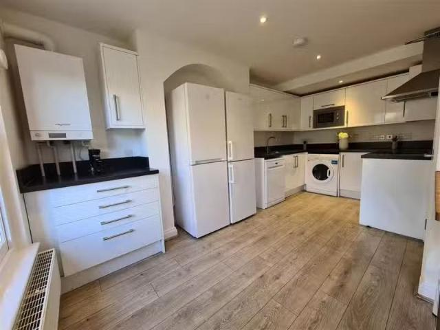 Rental! 6 BA 7 bedroom house for rent in 38 Pakenham Close, Ca.