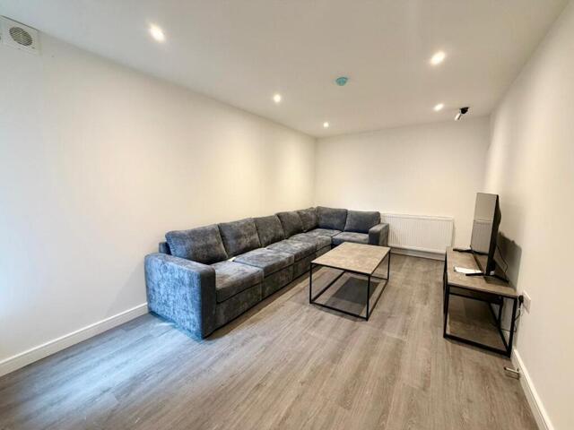For Rent 6 Bedroom Apartment Hanley Staffordshire DS102008407