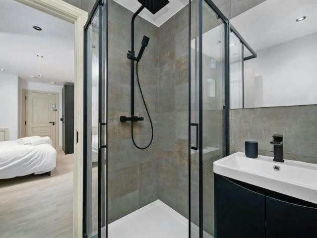 For Rent 6 Bedroom Apartment London London DS94670066
