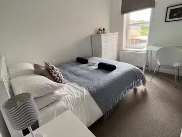 Unique 6 bedroom detached house for rent in Beautifully Mainta.