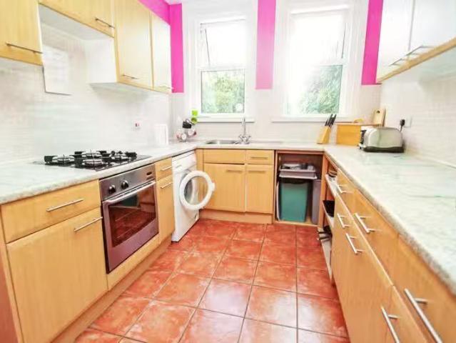 Charming 6 bedroom detached house for rent in Exceptional Stud.