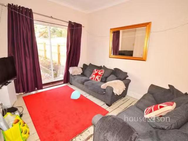 Just in! 6 bedroom detached house for rent in Maxwell Road, Wi.