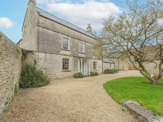 Nice 6 bedroom detached house for rent in Newton st Loe, Bath.