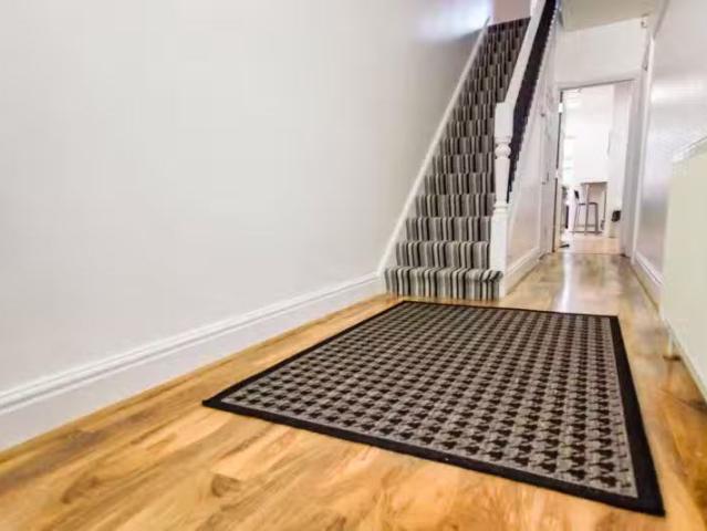 Cozy 6 bedroom detached house for rent in Shelbourne Road, Bou.