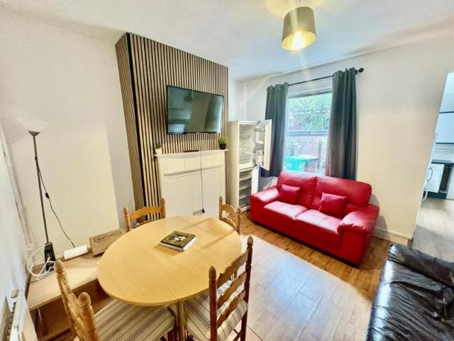 For Rent 6 Bedroom House City Centre East Midlands DLS98289365