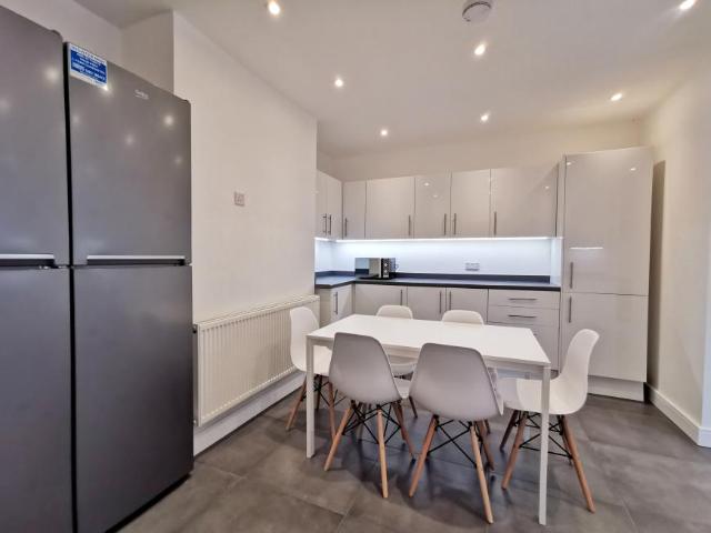 For Rent 6 Bedroom House Beeston East Midlands DLS98286410