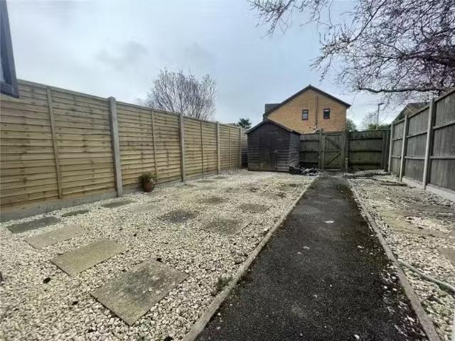 Cozy 6 bedroom house for rent in Baverstock Road, Poole, Dorse.
