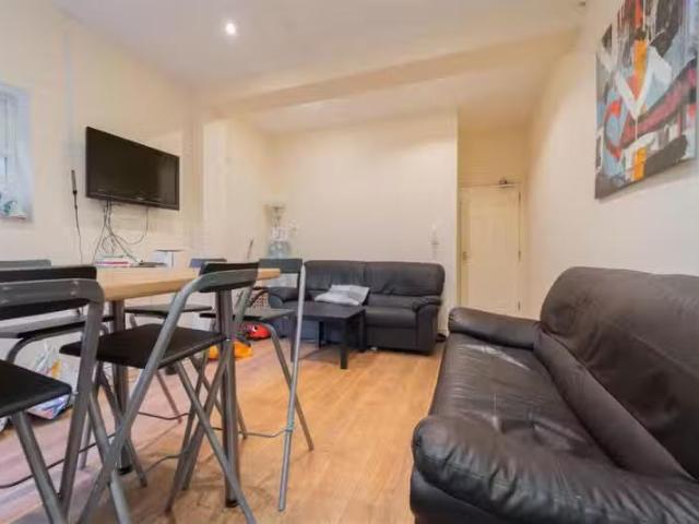 For Rent! 6 bedroom house for rent in Selly Hill Road, Birming.