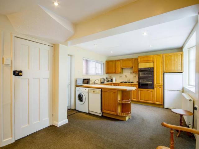For Rent 6 Bedroom House Lenton East Midlands DLS98919321