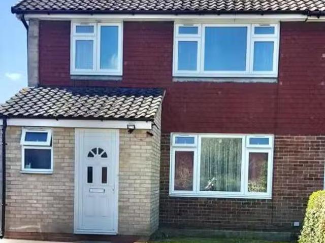 Cheap 6 bedroom house share for rent in Saint Dunstan's Close.