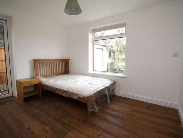 For Rent! 6 bedroom Semi Detached House to rent, The Crescent.