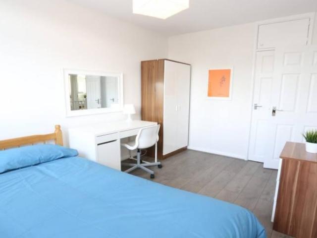 For Rent 6 Bedroom Shared Living/roommate London London DLS101814052