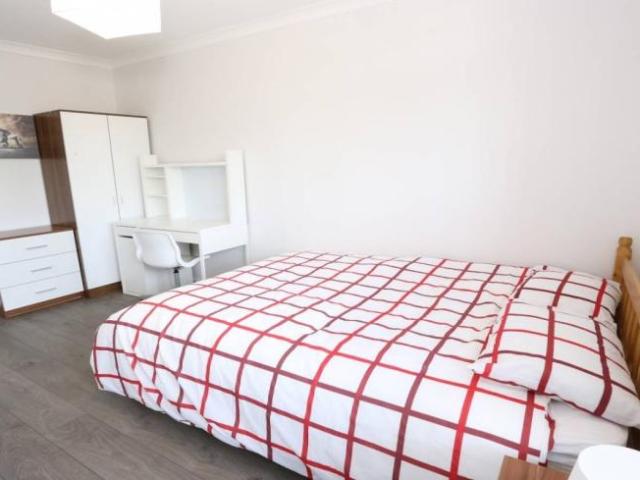 For Rent 6 Bedroom Shared Living/roommate London London DLS101814209