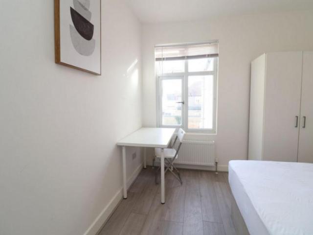 For Rent 6 Bedroom Shared Living/roommate London London DLS90559449