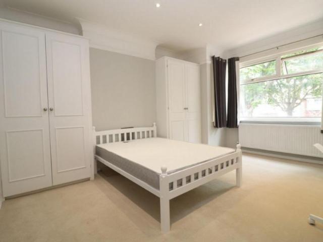 For Rent 6 Bedroom Shared Living/roommate London London DLS90559524