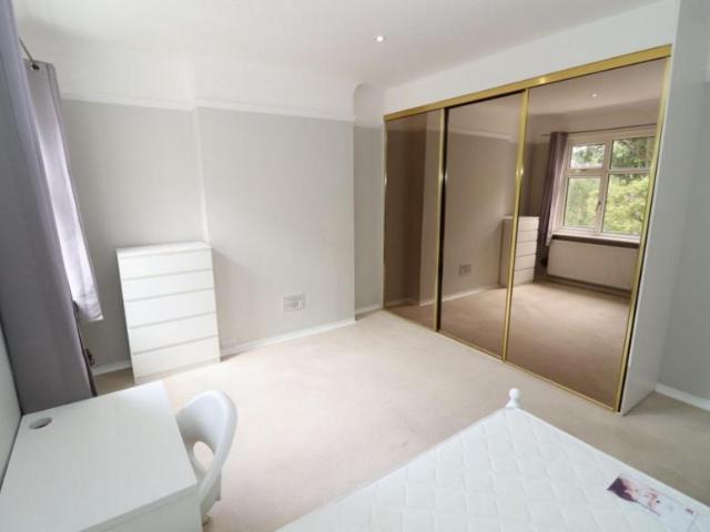 For Rent 6 Bedroom Shared Living/roommate London London DLS90559525