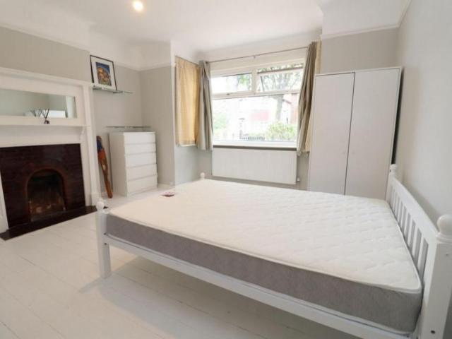 For Rent 6 Bedroom Shared Living/roommate London London DLS90559526