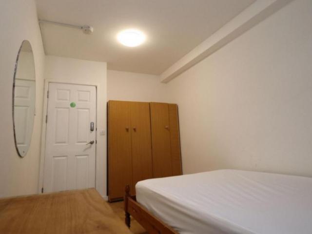 For Rent 6 Bedroom Shared Living/roommate London London DLS90559534