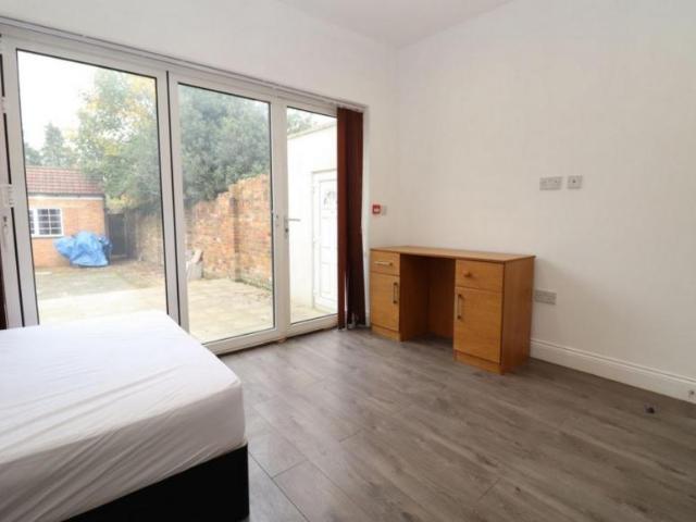 For Rent 6 Bedroom Shared Living/roommate London London DLS90559594
