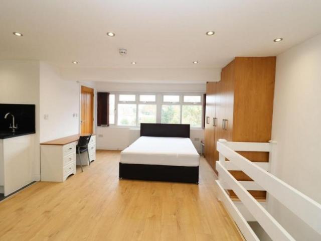For Rent 6 Bedroom Shared Living/roommate London London DLS90559614