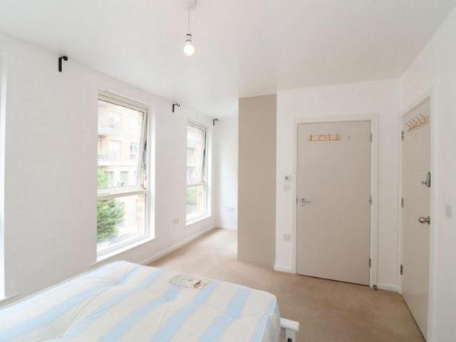 For Rent 6 Bedroom Shared Living/roommate London London DLS90559615