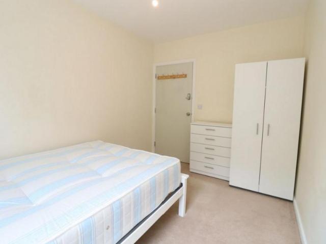 For Rent 6 Bedroom Shared Living/roommate London London DLS90559641