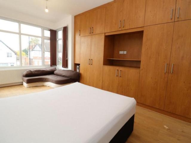 For Rent 6 Bedroom Shared Living/roommate London London DLS90559643